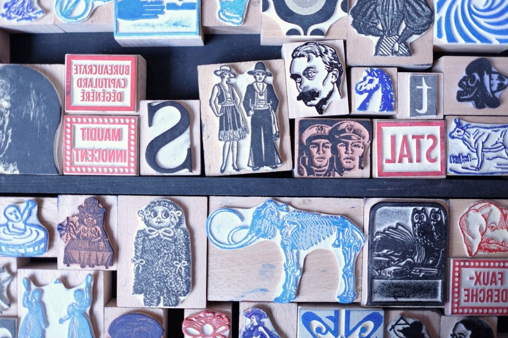 Le tampographe Sardon – Deedee